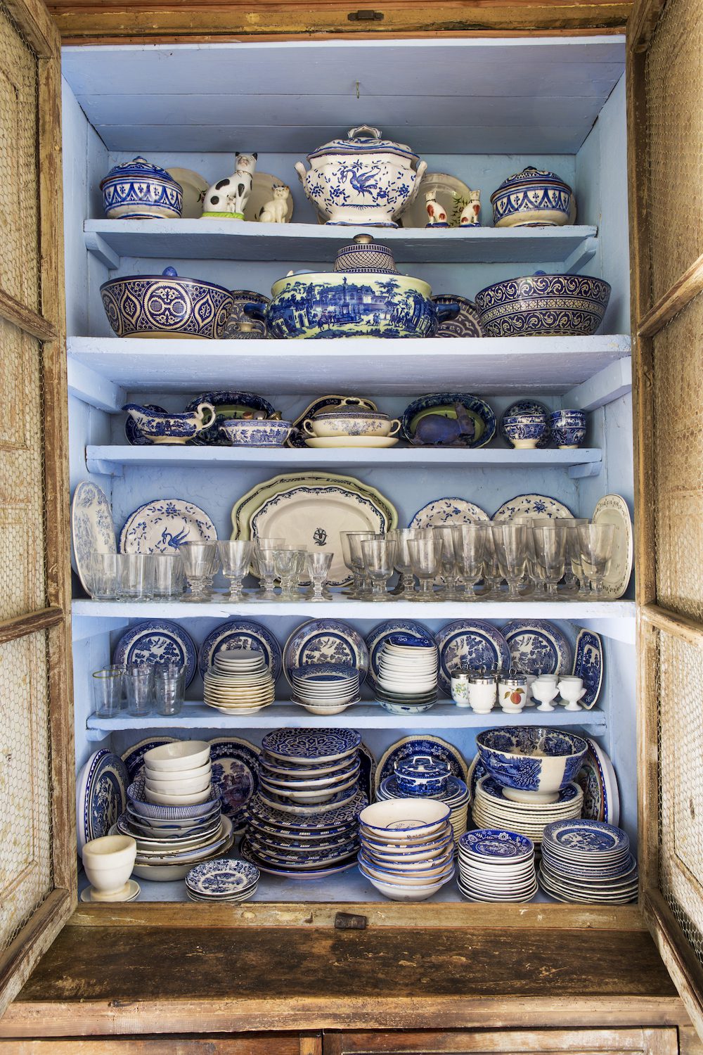 How to Use Porcelain to Decorate