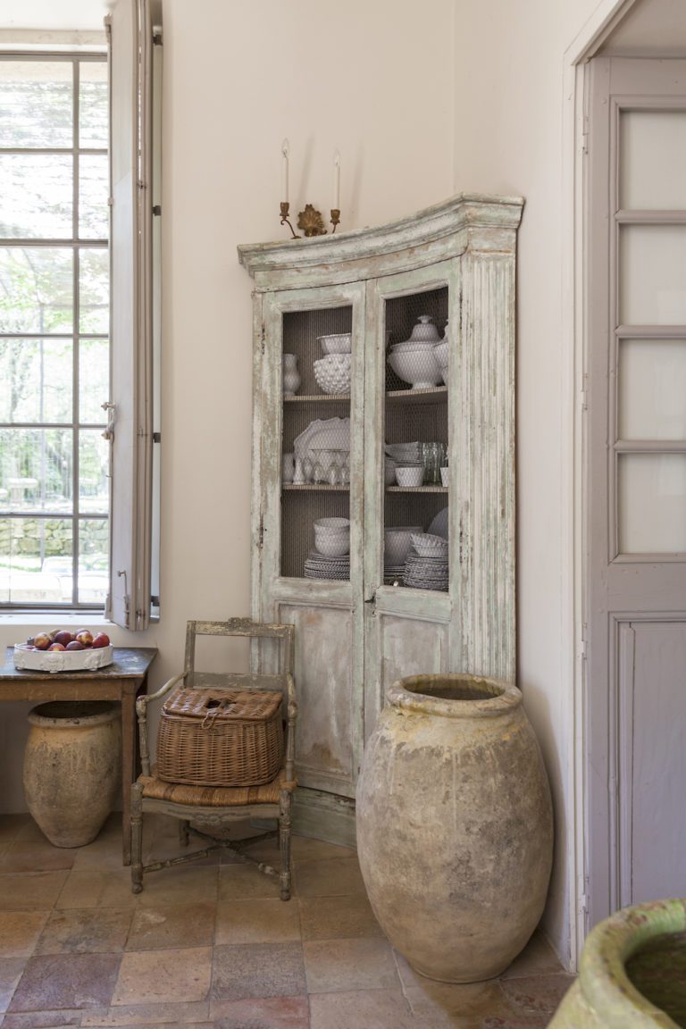 How to Use Porcelain to Decorate