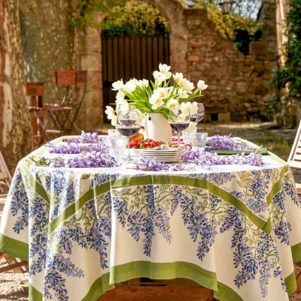 How to Create a Spring Flower Tablescape Outdoors